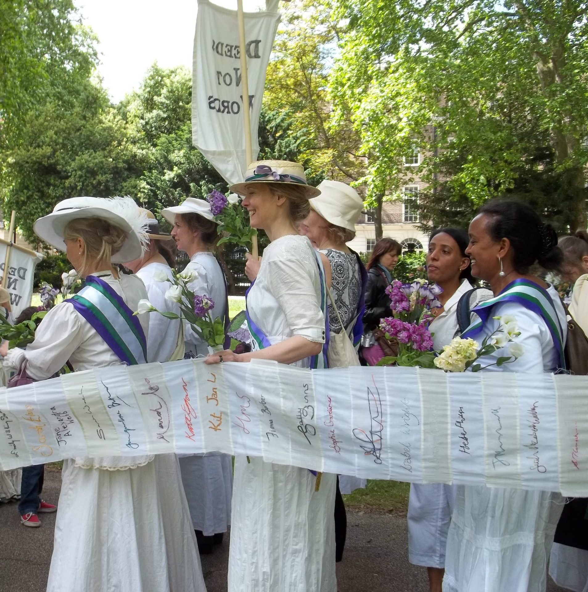 100 Deeds • Art with Heart